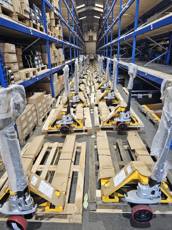 Ministry of Defence orders 360 heavy-duty pallet trucks | Logistics Matters